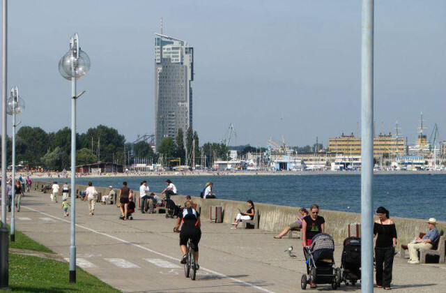 Bulwar Nadmorski Gdynia promenada nad morzem | odkryjPomorze.pl