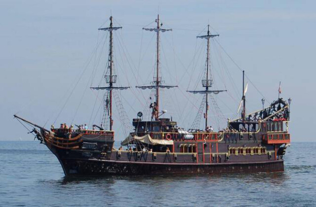 Statek Pirat Sopot atrakcje rejsy wycieczkowe po morzu | odkryjPomorze.pl