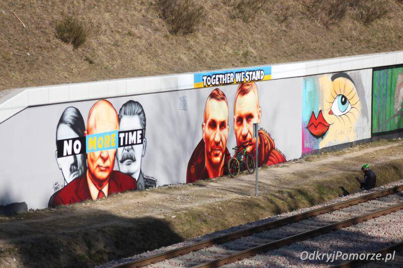 Murale antywojenne TUSE Gdańsk Jasień Solidarni z Ukrainą ...